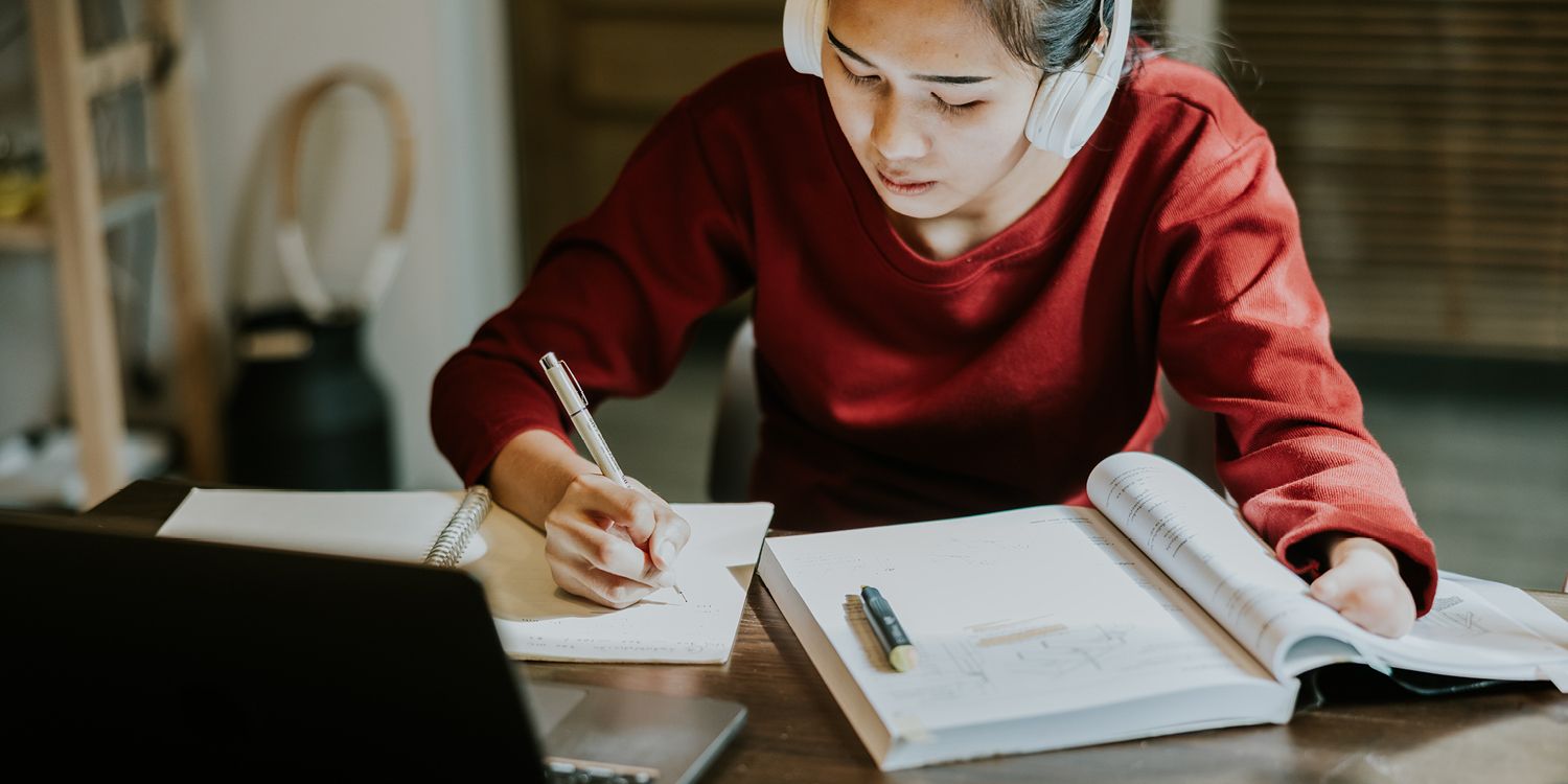 How long is a master’s degree in the UK? - FutureLearn